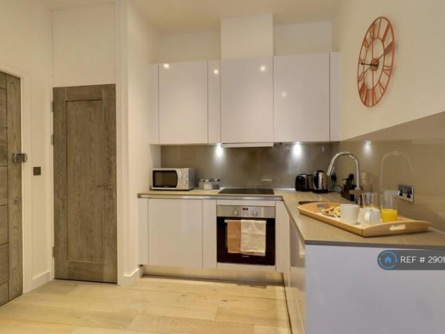 Apartment at Wellington Street, Slough