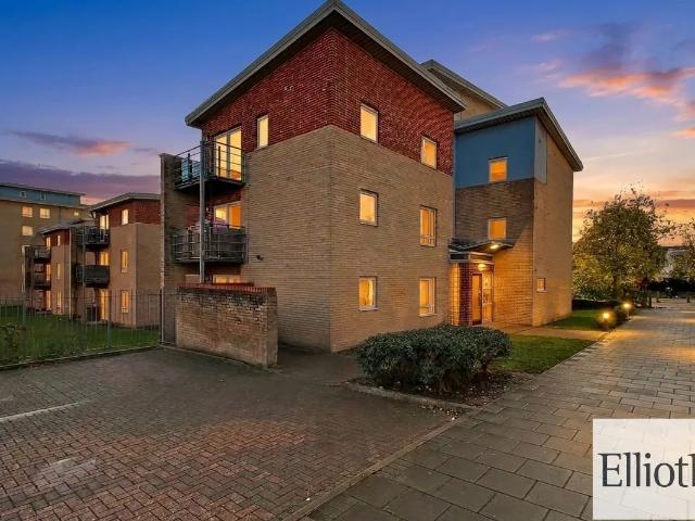 Apartment at Wellspring Crescent, Greater London