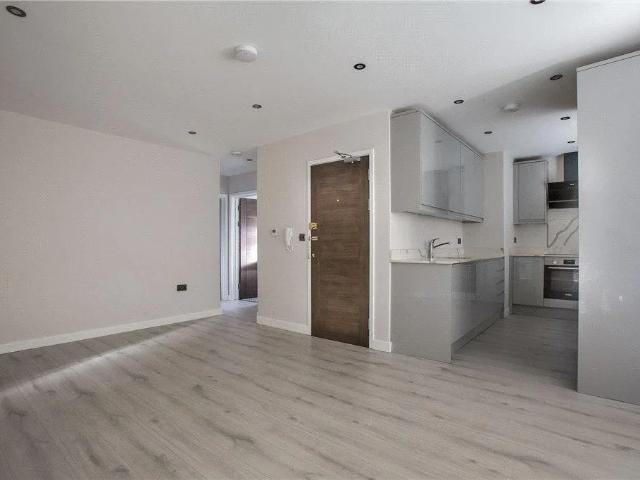 Apartment at Wentworth Park, Greater London