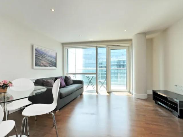 Apartment at Wentworth Street, Greater London