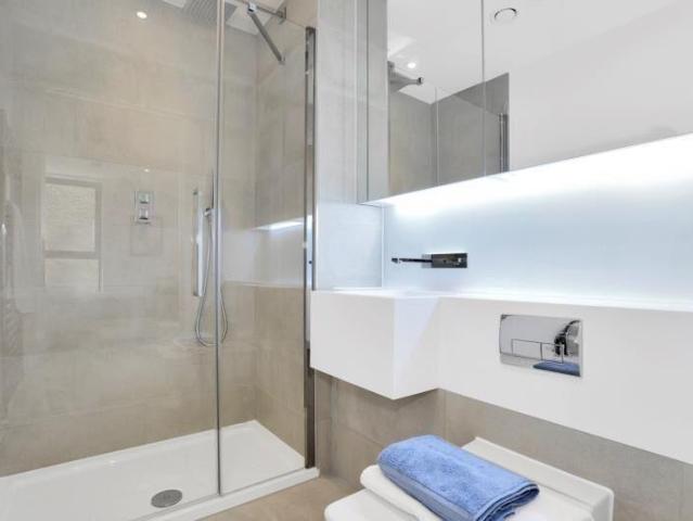 Apartment at Wentworth Street, Greater London
