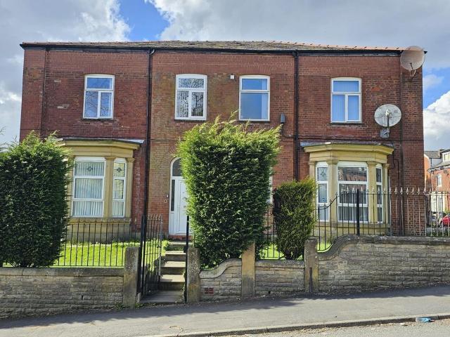 Apartment at Werneth Hall Road, Chadderton