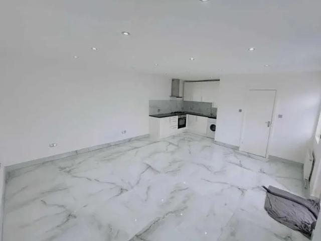 Apartment at West Way, Greater London