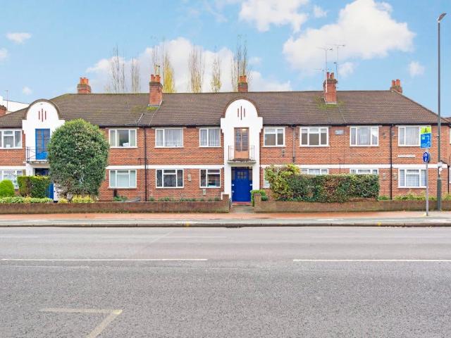 Apartment at West Barnes Lane, Greater London