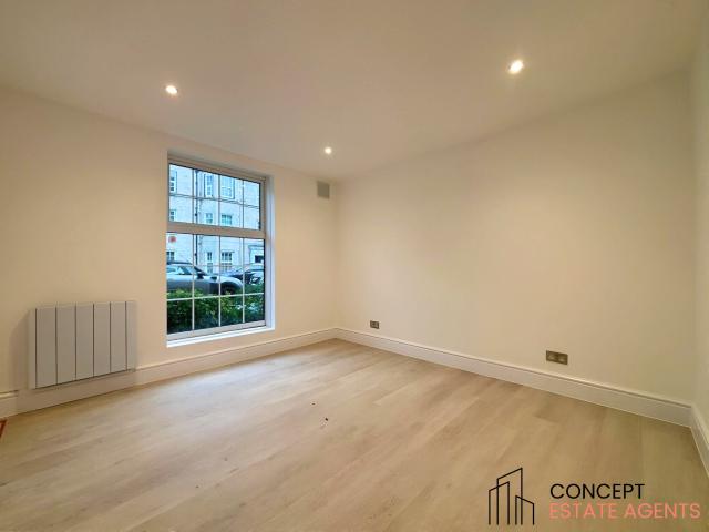 Apartment at West Barnes Lane, Greater London