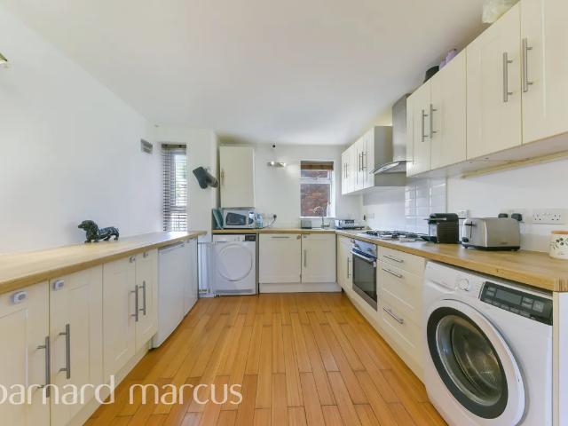 Apartment at West Barnes Lane, Greater London
