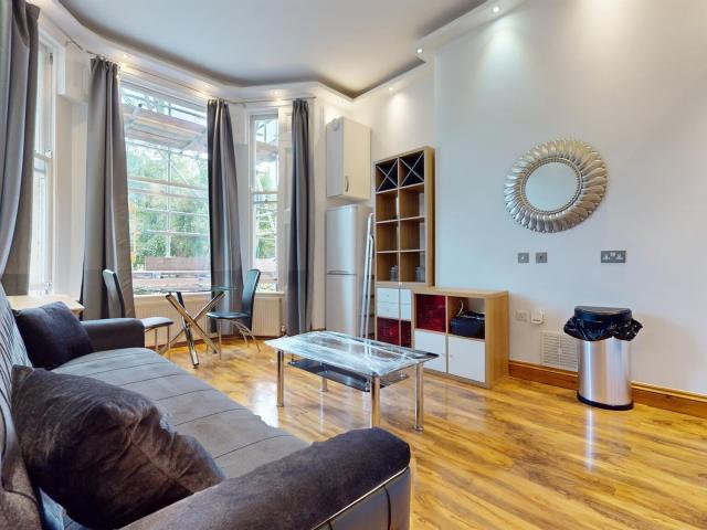 Apartment at West Cromwell Road, Greater London