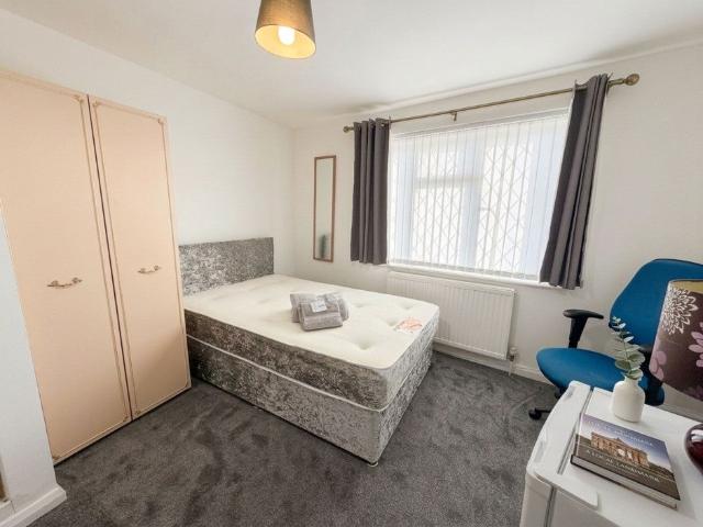 Apartment at West Drayton Road, Greater London