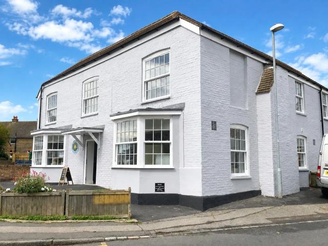 Apartment at West End, Wealden