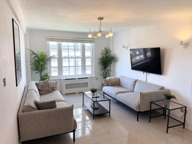 Apartment at West Garden Place, City of Westminster