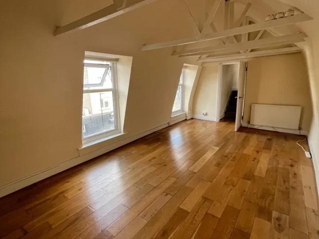 Apartment at West Green Road, Greater London