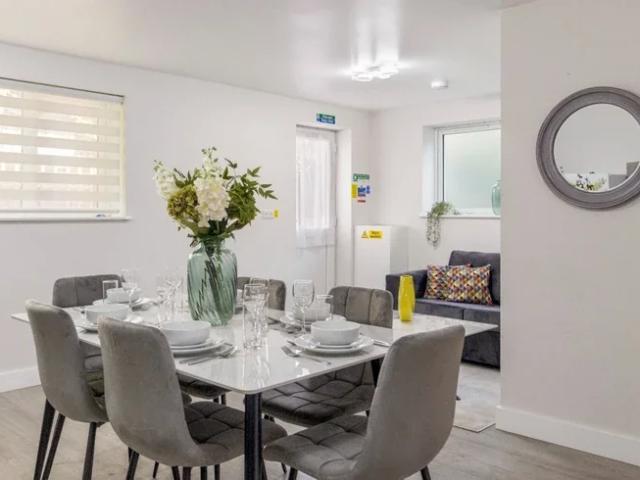 Apartment at West Heath Drive, Greater London