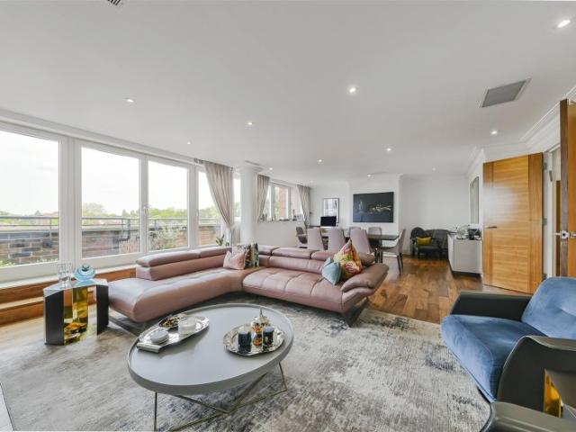 Apartment at WEST HEATH PLACE, GOLDERS GREEN, NW11