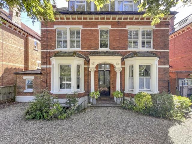 Apartment at West Hill Road, Greater London