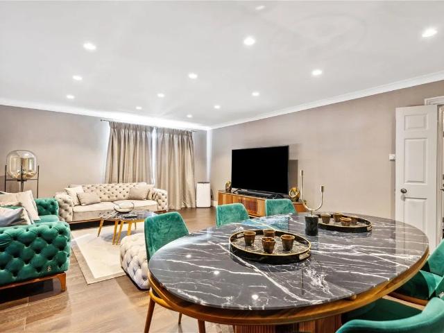 Apartment at West Mall, Greater London
