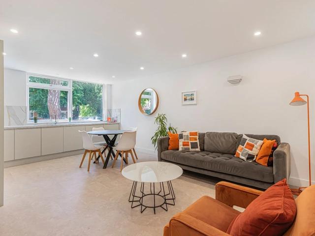 Apartment at West Park, Greater London