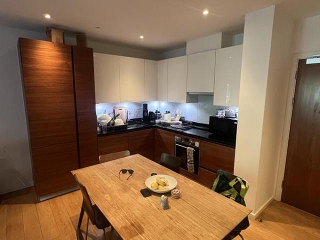 Apartment at West Park Walk, Greater London