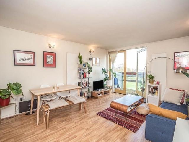 Apartment at West Parkside, Greater London