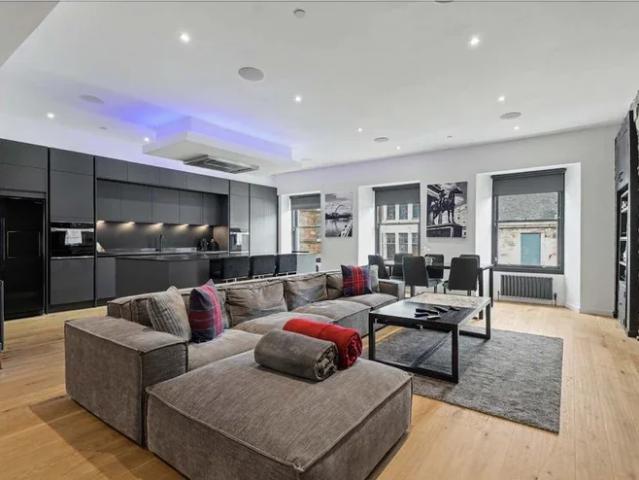 Apartment at West Regent Street, Glasgow