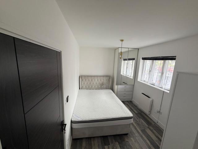Apartment at West Road, Greater London