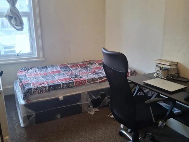 Room at West Street, Bristol