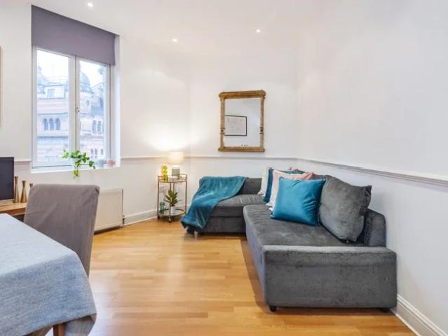 Apartment at West Street, Greater London