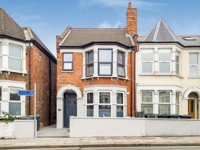 Apartment at Westbury Avenue, Greater London