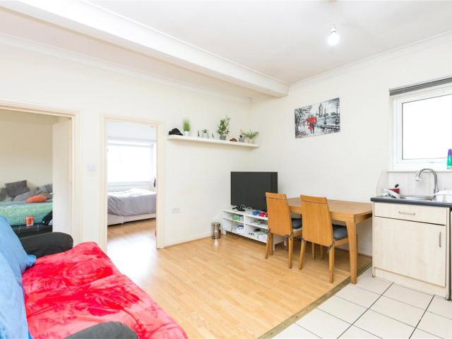 Apartment at Westbury Avenue, Greater London