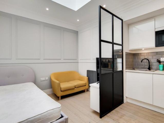 Apartment at Westbourne Terrace, City of Westminster