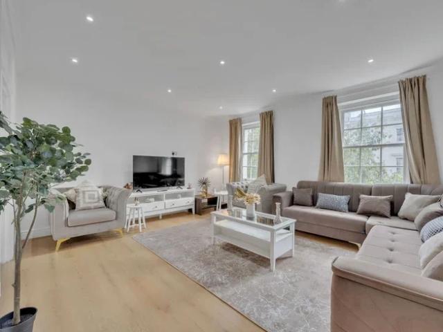 Apartment at Westbourne Terrace, City of Westminster