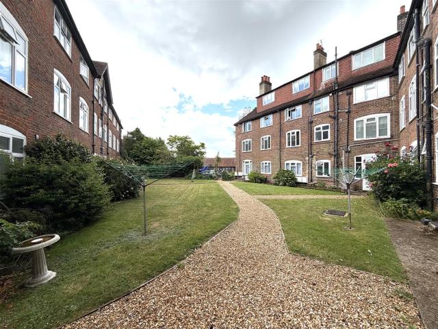 Apartment at Westbourne Crescent, Southampton