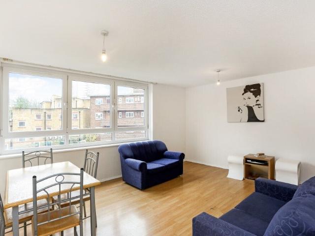 Apartment at Westbridge Road, Greater London