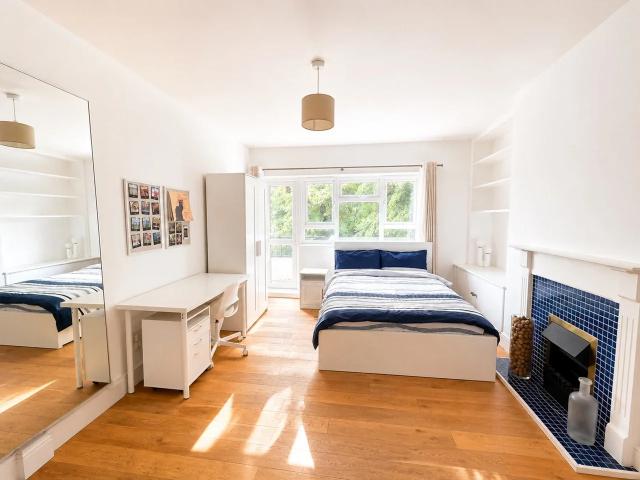 Apartment at Westbridge Road, Greater London