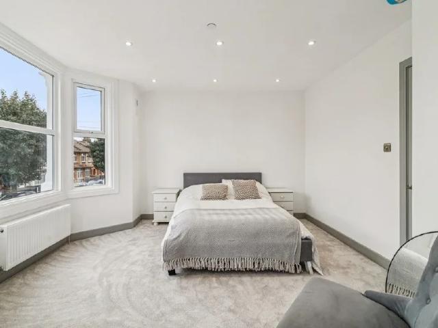 Apartment at Westcote Road, Greater London