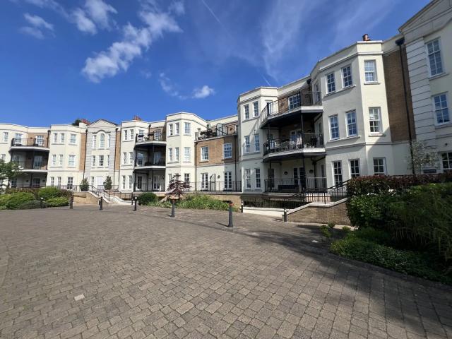 Apartment at Westerham Road, Greater London