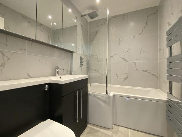 Apartment at Western Avenue, Greater London
