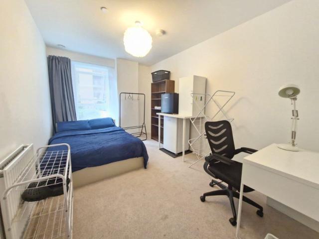 Apartment at Western Avenue, Greater London