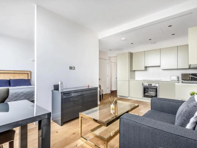 Apartment at Western Avenue, Greater London