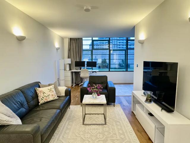 Apartment at Western Avenue, Greater London
