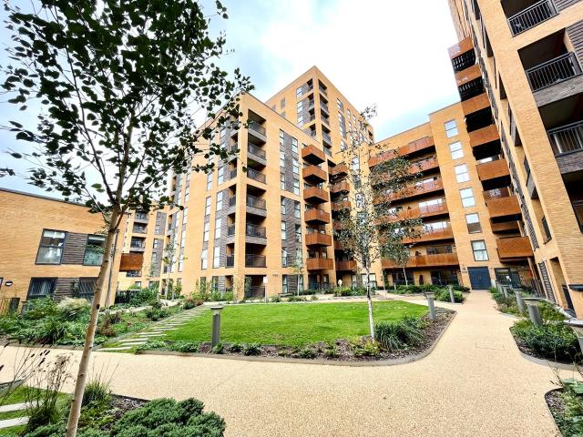 Apartment at Western Avenue, Greater London