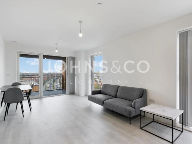 Apartment at Western Avenue, Greater London