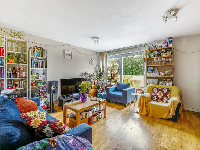 Apartment at Western Gardens, Greater London