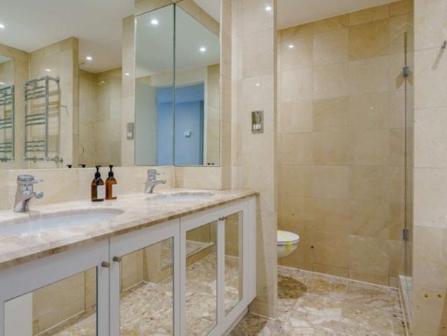 Apartment at Westferry Circus, Greater London