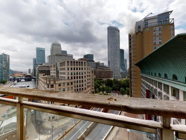 Apartment at Westferry Circus, Greater London
