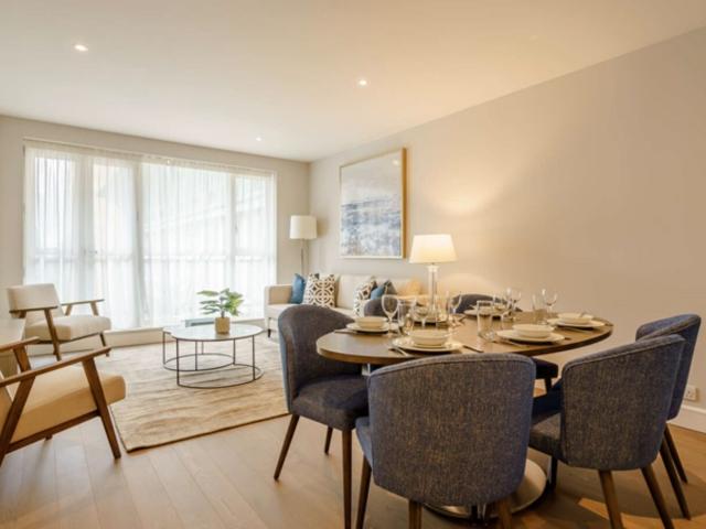 Apartment at Westferry Circus, Greater London