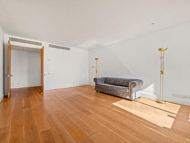 Apartment at Westferry Circus, Greater London