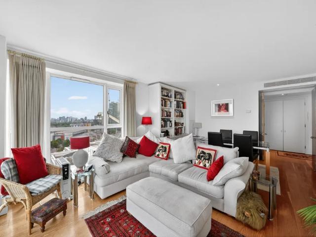 Apartment at Westferry Circus, Greater London