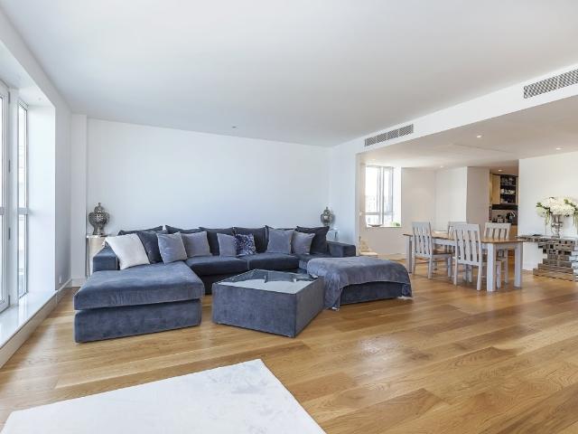 Apartment at Westferry Circus, Greater London