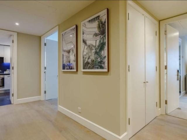 Apartment at Westferry Circus, Greater London