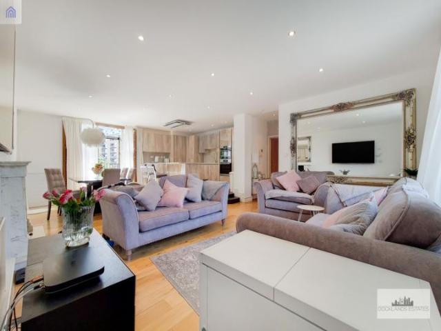 Apartment at Westferry Road, Greater London